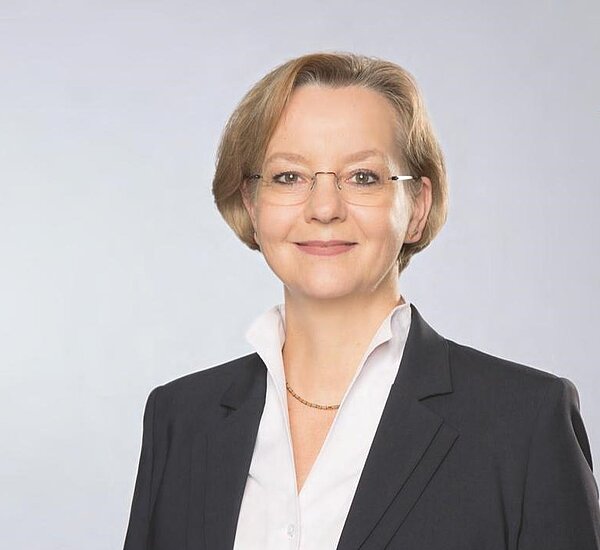 Interview mit Dr. Antje Stobbe (Head of Stewardship bei Allianz Global ...